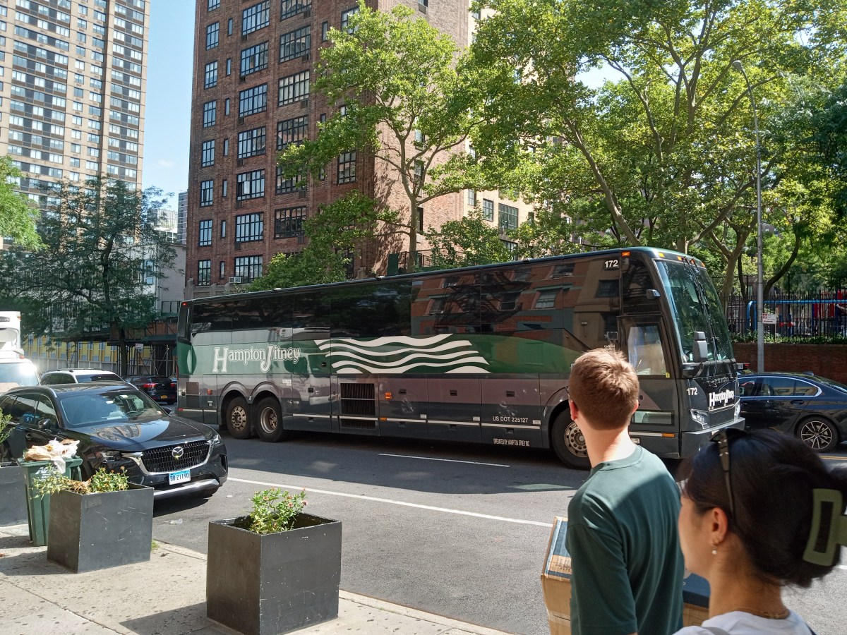 Hampton Jitney’s Tale Is LIRR’s Shame – Tim W. Ferguson